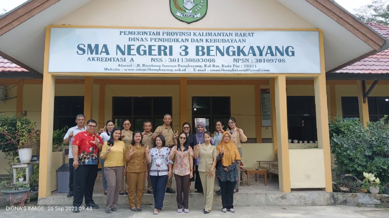 SMAN 3 BENGKAYANG – SMANTRI " Mendidik Dengan Kasih, Membangun dengan Iman